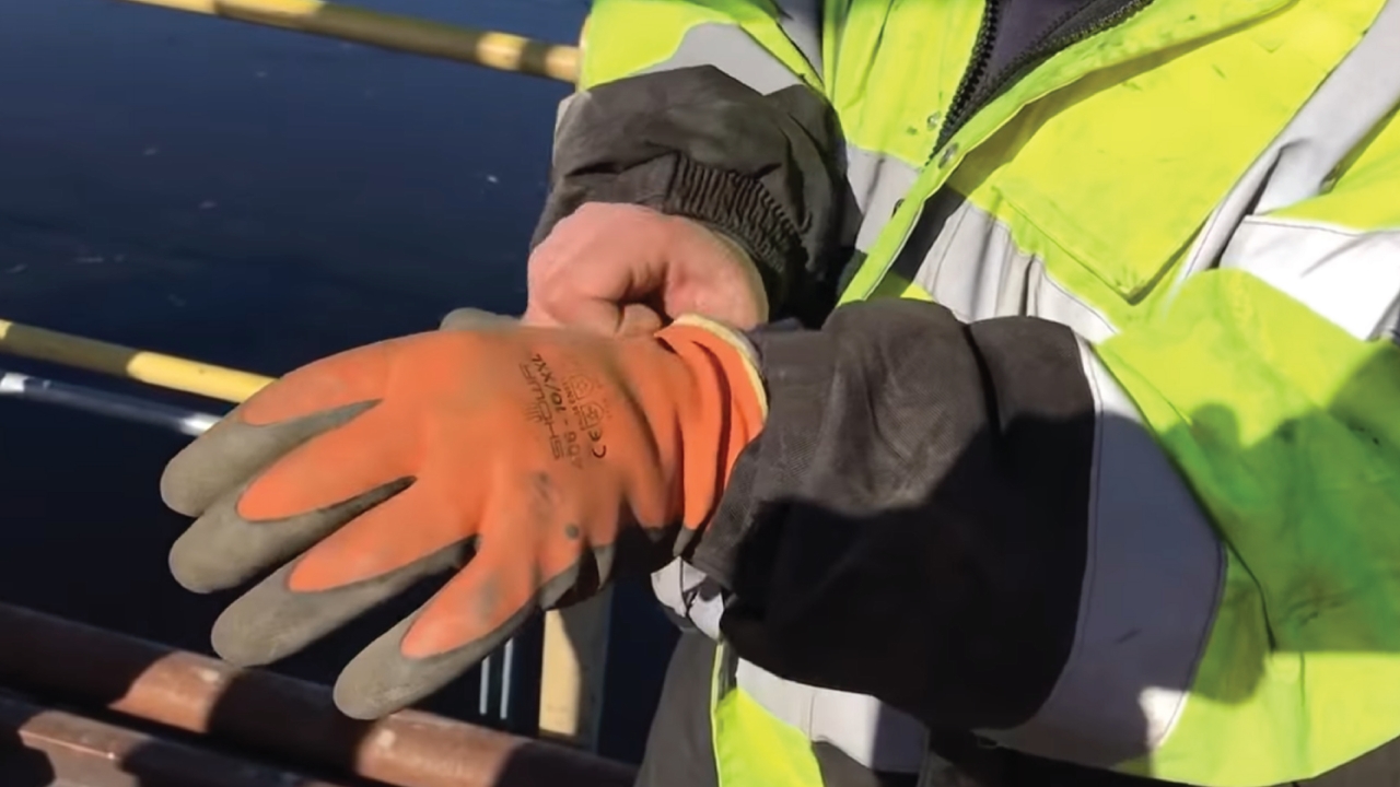 THE ULTIMATE CONSTRUCTION GLOVES - CONSTRUCTION CHANNEL